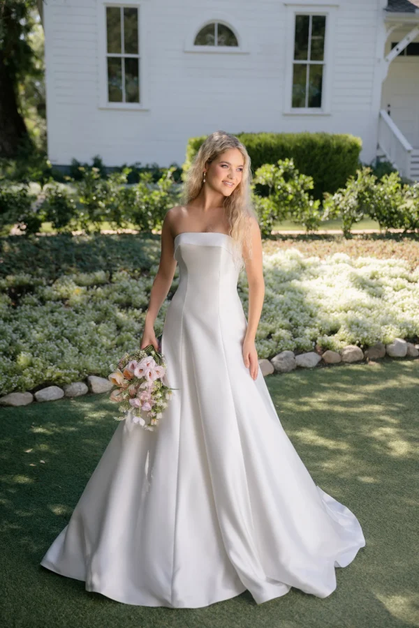 Allure Romance R3905 - Vows Bridal